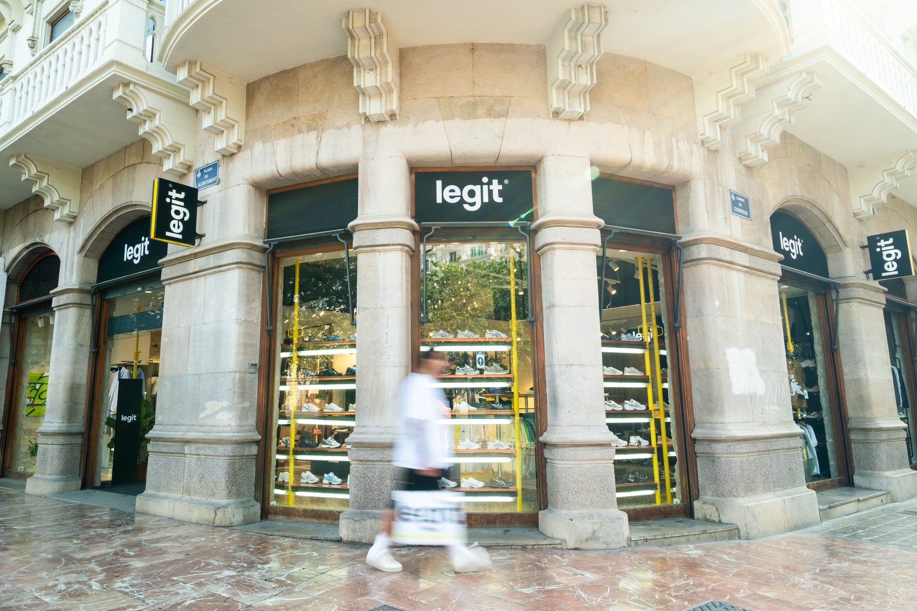 Descubre Nuestras Tiendas LEGIT